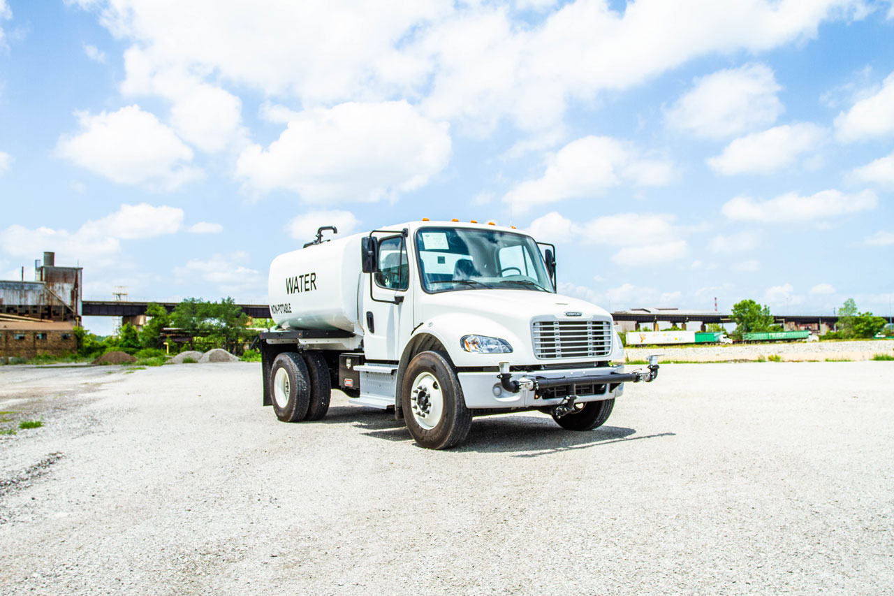 2000 GALLON WATER TRUCK - Load King