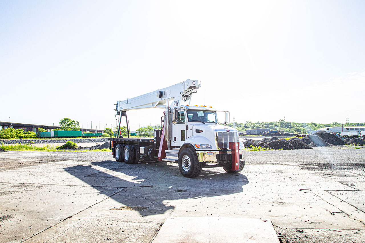 Stinger 25-92M Boom Truck - Load King