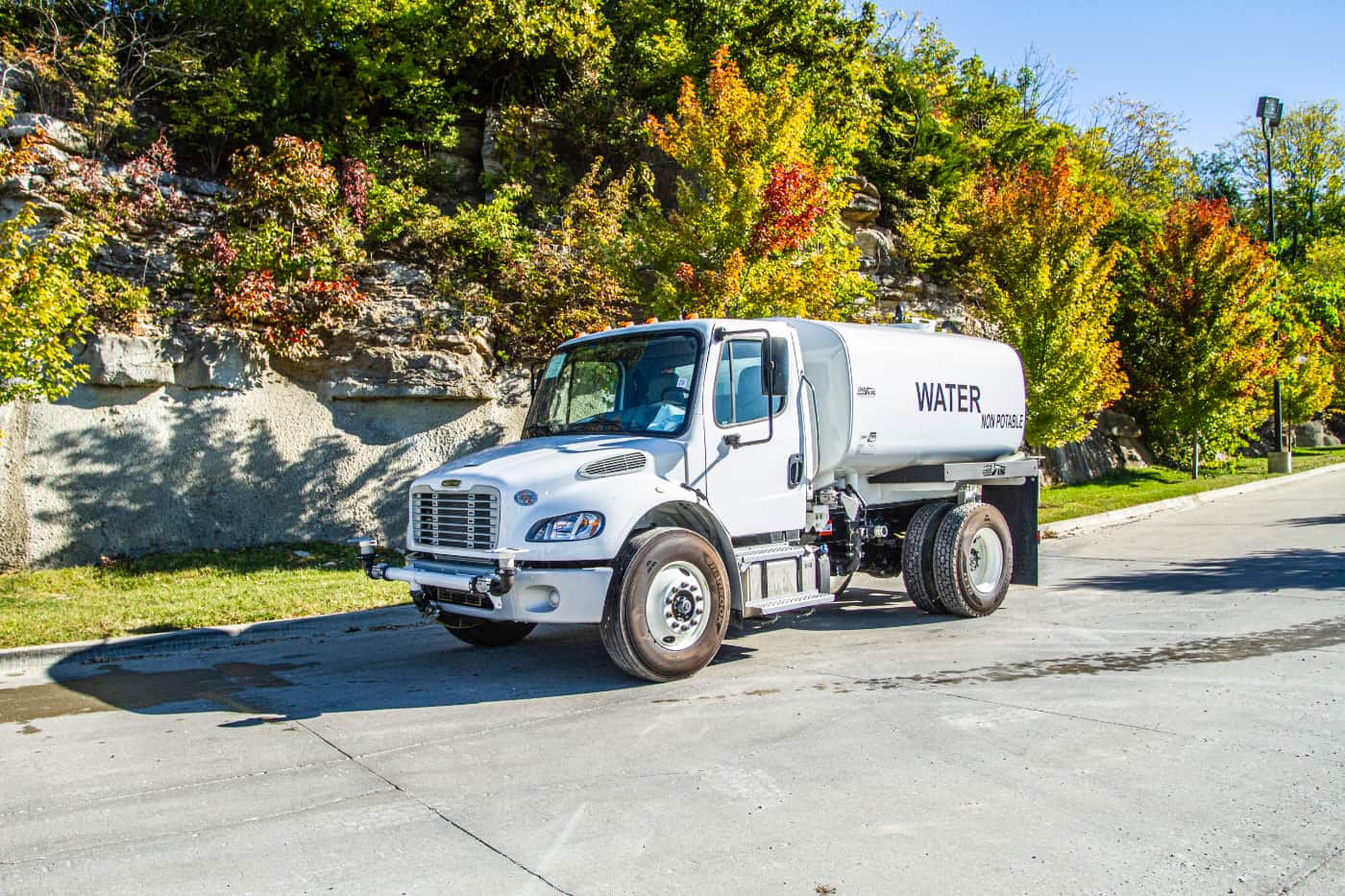 2000 GALLON WATER TRUCK - Load King
